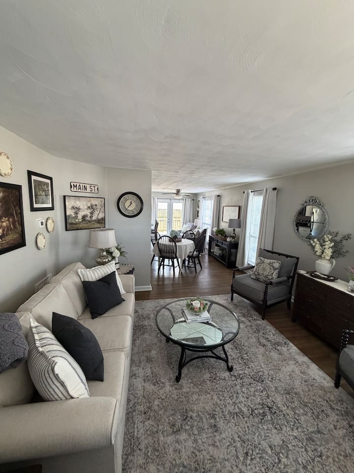 Spacious Home With 2 Master Suites, Sleeps 6-8 - Chesapeake, VA