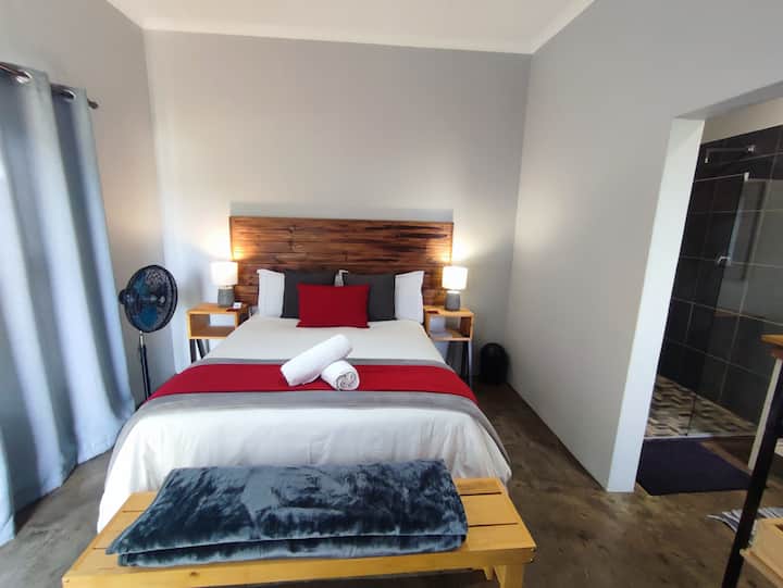Rest | Cozy Central Stay For 2 • Relax & Unwind - Swellendam