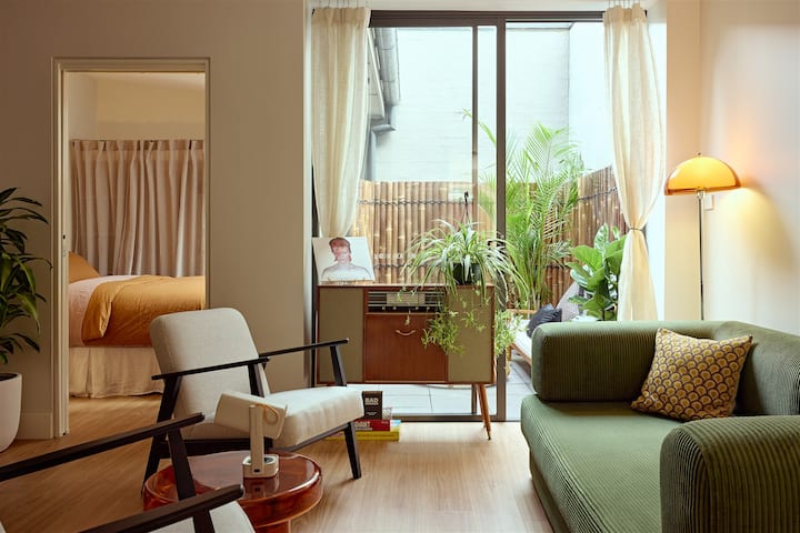 Retro Luxe Midtown Pad With Private Courtyard (6) - Newcastle