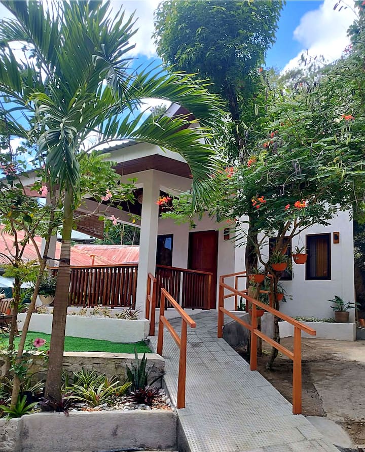 Villa Mercedez At Bigang Munti Beach Resort - Lobo