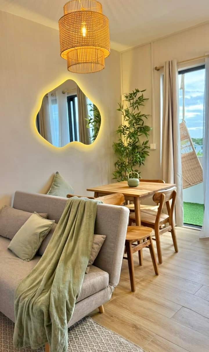 Luxe One Bedroom Apartment With Ocean View Balcony - Mauritius