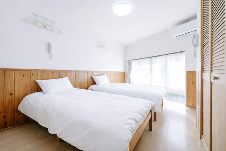 熊本中心部5分｜リノベ一戸建て貸切｜4名｜無料駐車場1分｜コンビニ1分 - Kumamoto