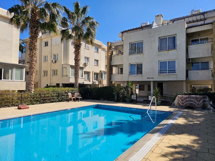 Havuzlu Site • Plaja 50m • Girne Merkez • 3+1 - Kyrenia