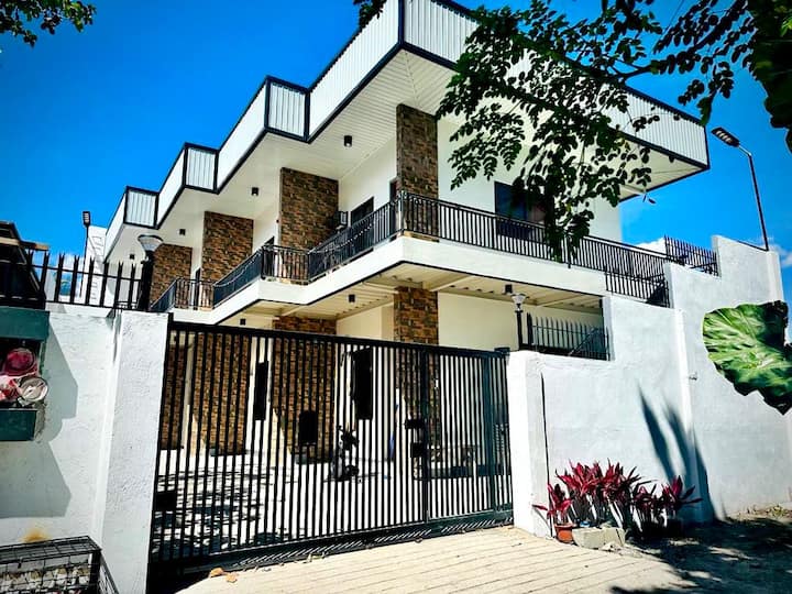 Cozy 1br At The Heart Of Town – Gated W/ Kitchen - Polomolok