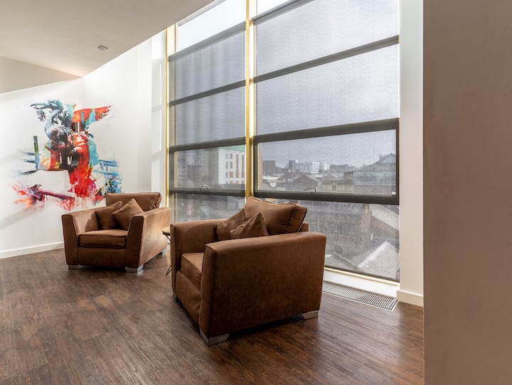 Liverpool Penthouse (With Terrace) (Sleeps 24) - Wirral