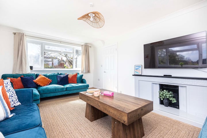 *New* Sleeps 12 And 4 Mins To Beach. Large Garden - Barton on Sea