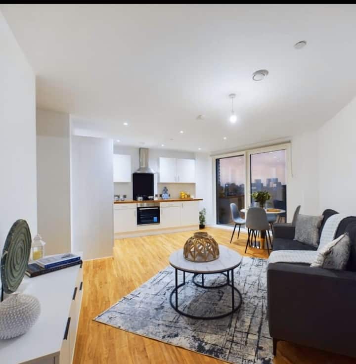 Water Front Apartment, Luxury 2bedroom|gym& Cinema - Salford