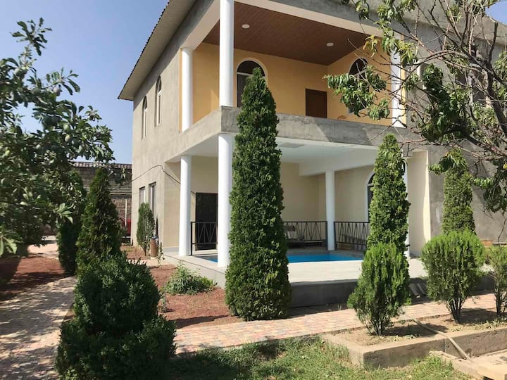 Charming Two-story House For Rent - Jereván