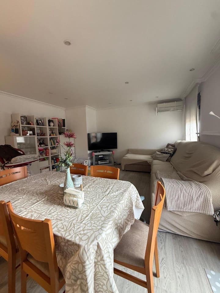 Amplio Piso En El Centro · Patio Privado Y Parking - Cuenca, Spain