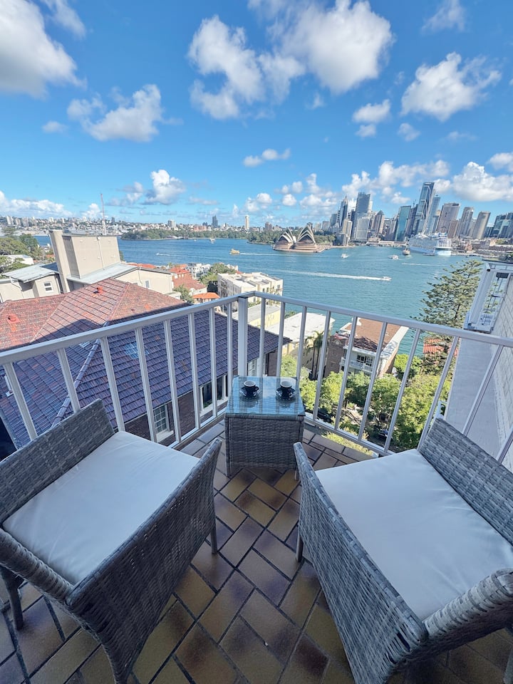 Opera House View | Balcony Stay - North Sydney