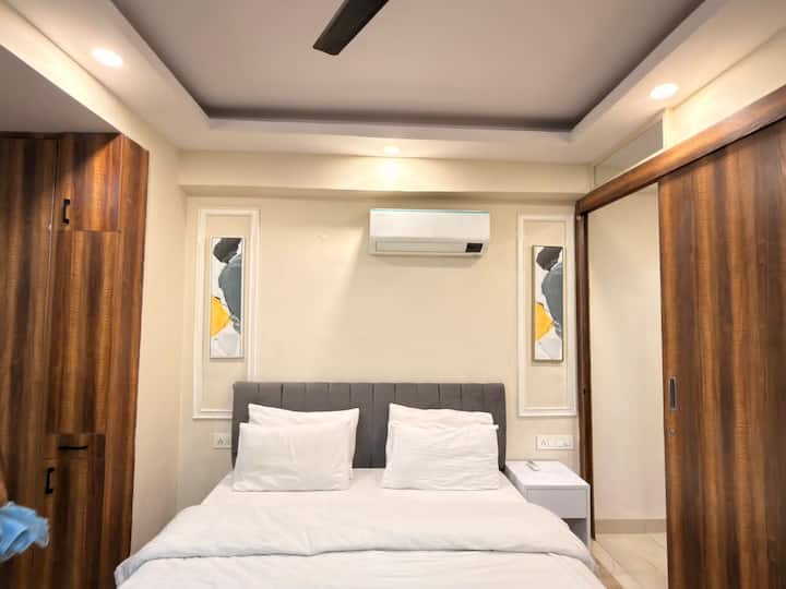 Luxury 1bhk Apartment Near Cyber Hub & Rapid Metro - Gurugram