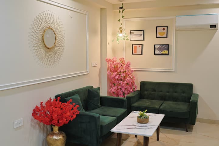 Stylish 1bhk W/ Rooftop + Free Parking | Fast Wifi - Gurugram