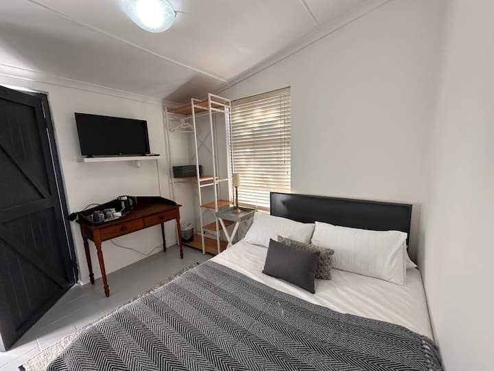 The Quiet Nook – Private Ensuite Garden Room - Paarl