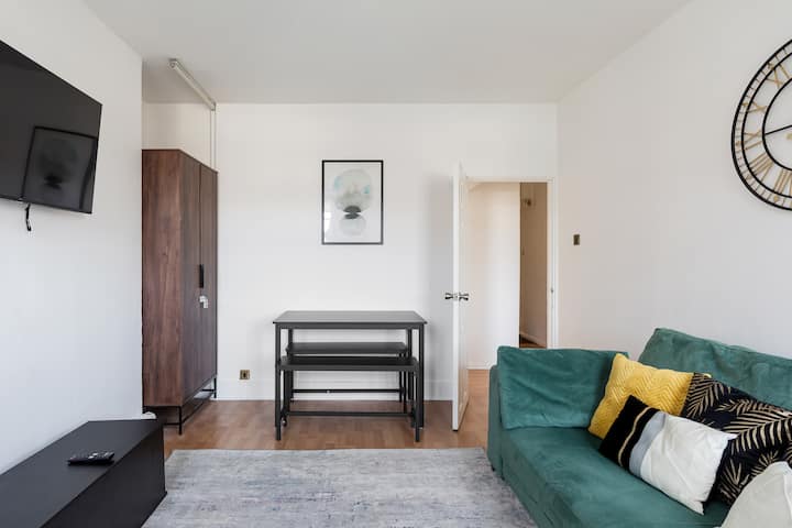 Alluring Central London 2-bed - Zone 1 Location - London