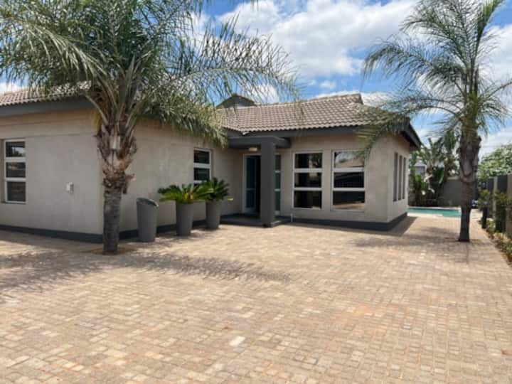 Stylish Furnished Home -Block 10 - Gaborone