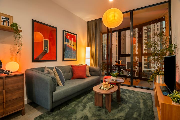 Mid-century 2bd W/ City Views Retreat | Pool & Gym - Australien