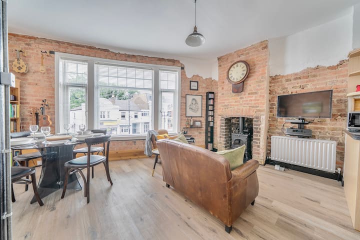 Stylish Flat - The Heart Of Molesey High Street - 엡솜