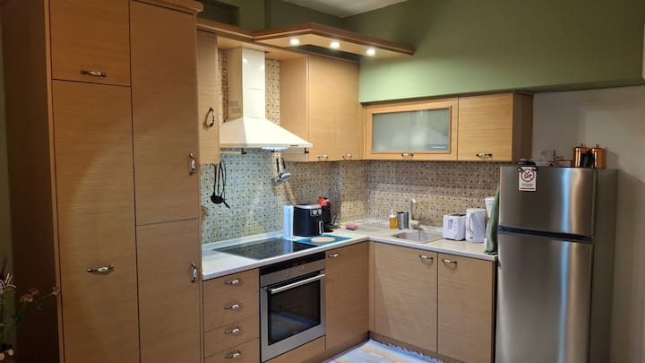 Sweethome Komotini Central & Comfy Apt & Parking - Комотини