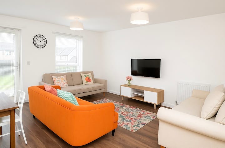 Bright 4-beds 3-baths Home -10 Mins To City Centre - Edinburgh