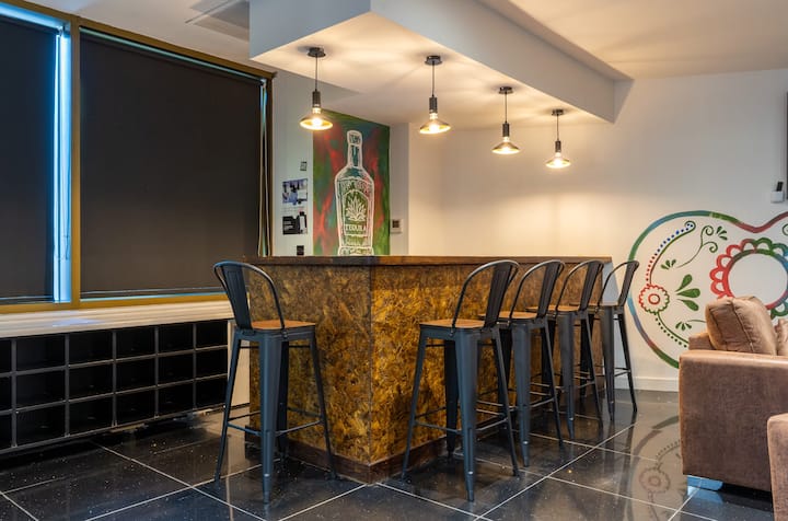 Mexico City Party Pad (Sleeps 12) - Liverpool