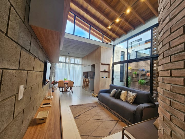 Casa Em Socorro Com Ar Condicionado E Aceita Pet - Socorro