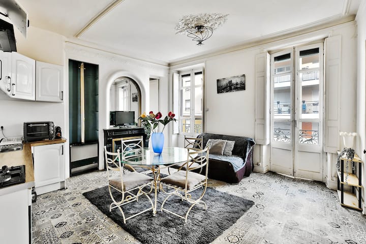 Le Cozy: A 5 Minutes Du Metro Proche De Lyon - ibis budget Lyon Villeurbanne