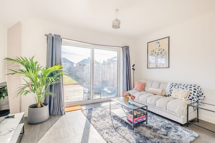 Perfect Booking | 4 Bed Home In Swindon - Swindon