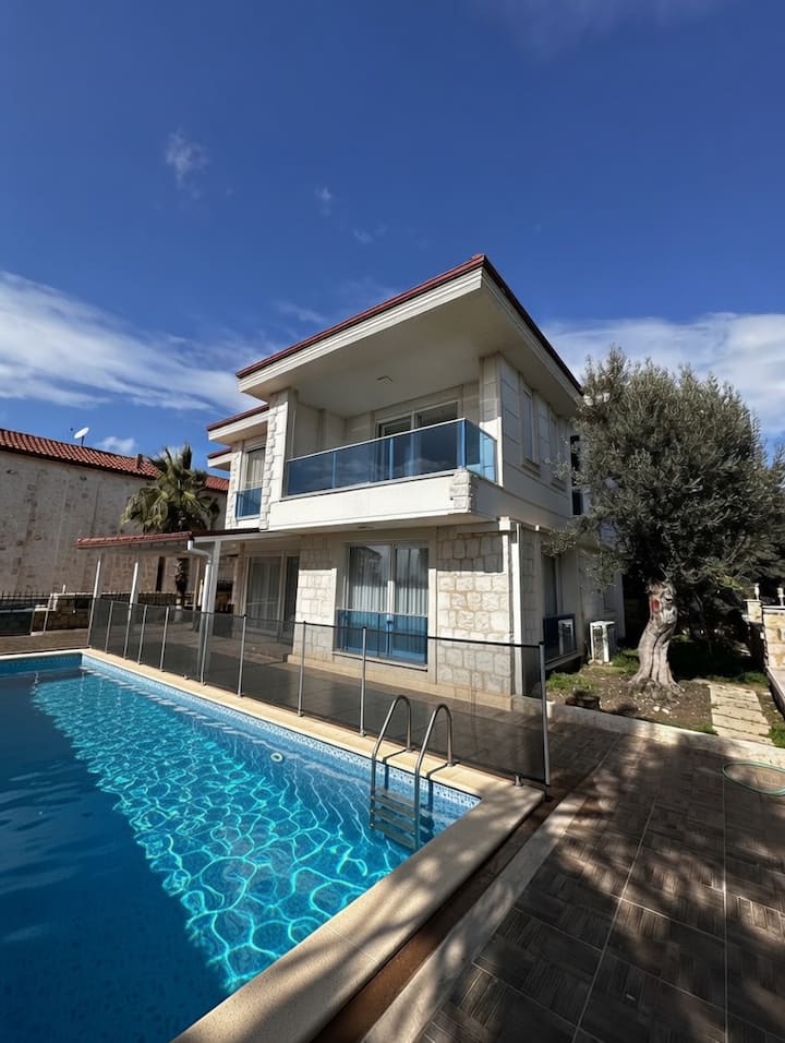 Lüks Villa | ÖZel Havuz | 7 Kişilik Deniz,e 1,5 Km - Demre