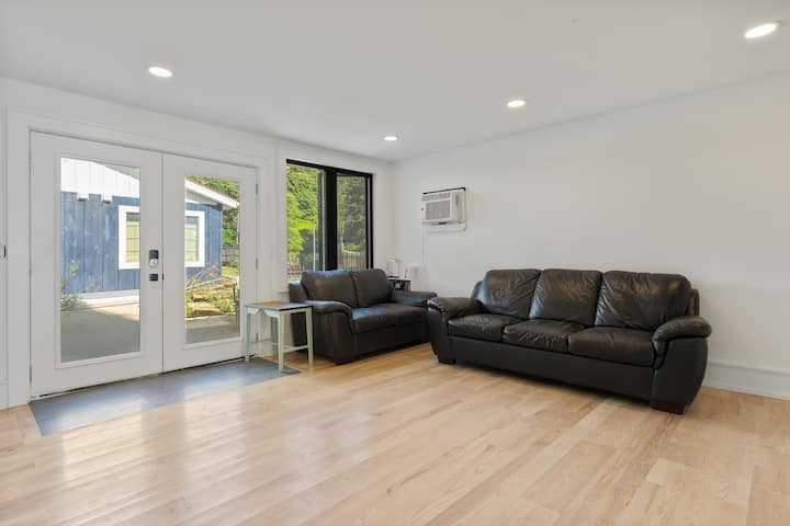 Gorgeous Cozy Lake-front Home - Port Dover
