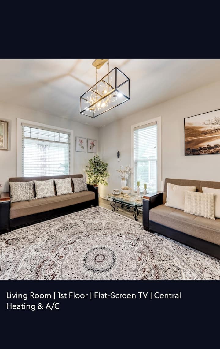 Nice And Cozy House - Elgin, IL