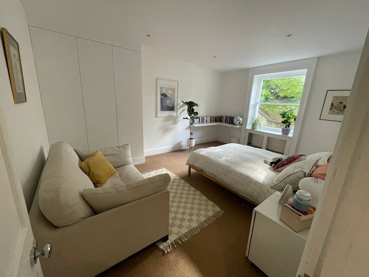Lovely Bright Cheltenham One Bed Apartment - Cheltenham
