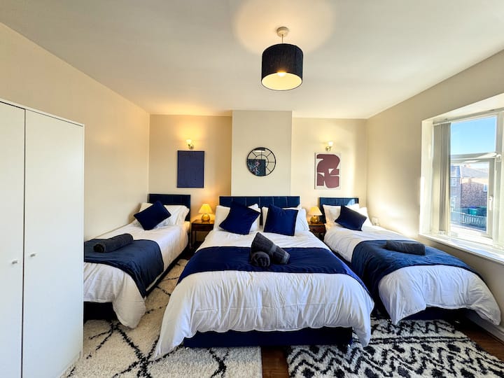 Near Uni & Hospital | Long Stays | 15 Mins To City - Cheadle