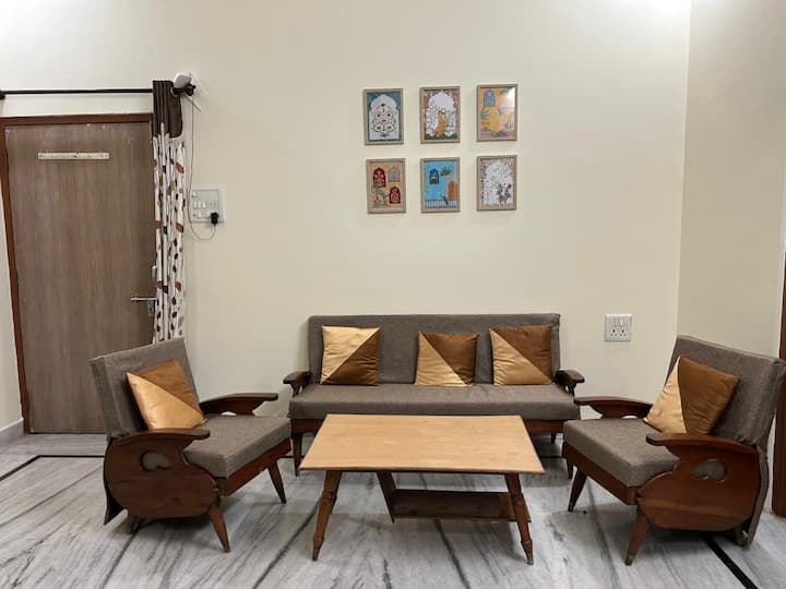 Serene Urban Retreat: Peaceful Stay - Jabalpur