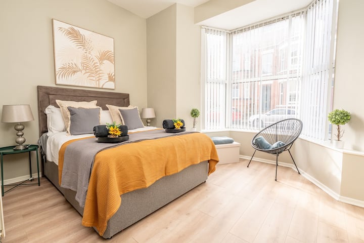 Japanese Style Hideaway • Sleeps 2 • Parking - Belfast