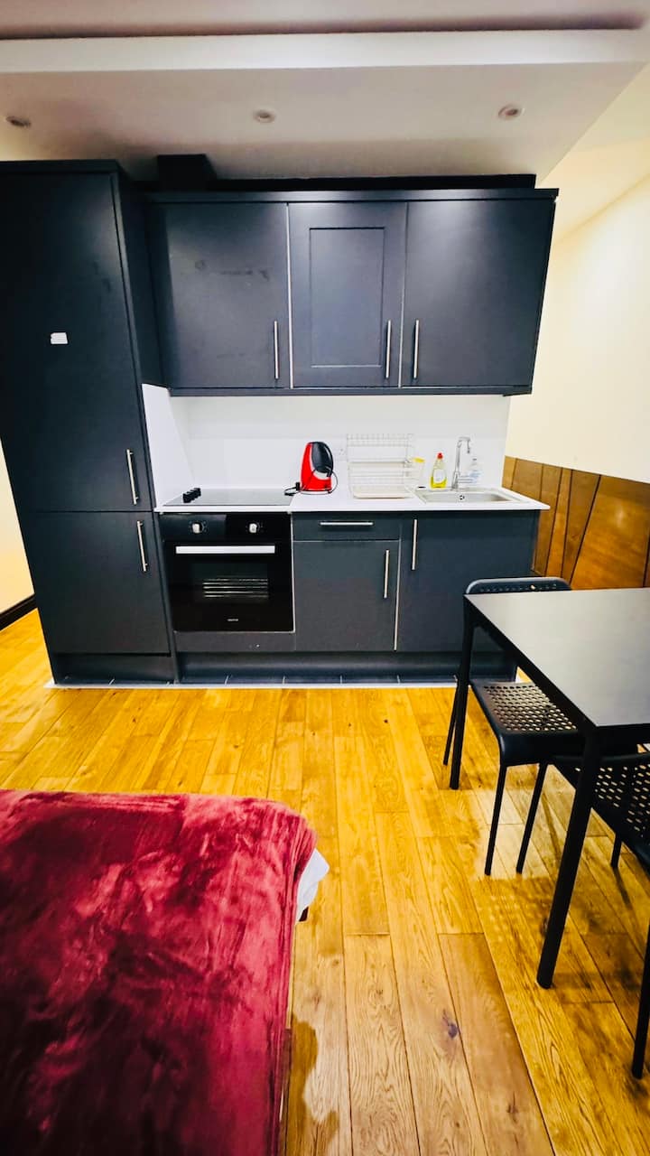 One Bedroom Flat Near Whitechapel - London