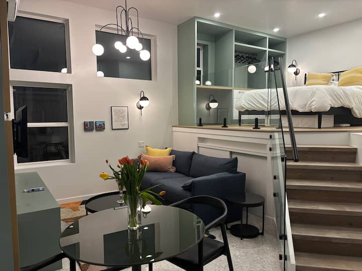 Private Guest House In Little, Italy - Toronto
