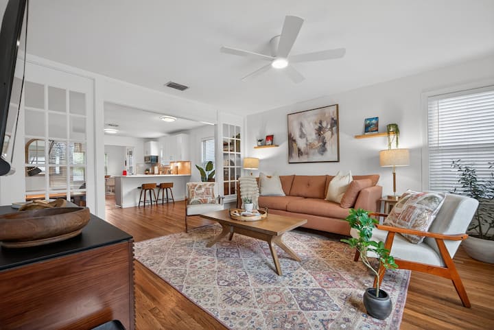 The Sunny Nook | Bright Brentwood Austin Retreat - Great Hills - Austin