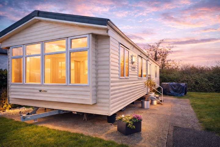 Static Caravan For Rent – Peaceful Holiday Park - Brightlingsea