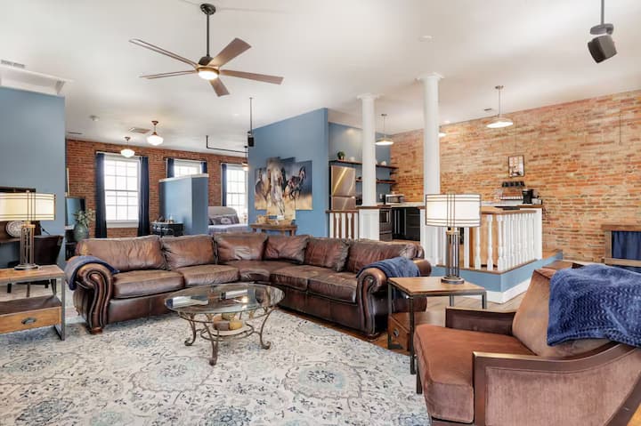 Elegant Historic Weston Loft Near Shops & Wineries - Hawthorn Park, Leavenworth