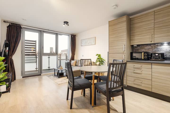 Balcony View 2br Flat | Fully Equipped | Sleep 5 - Greenwich