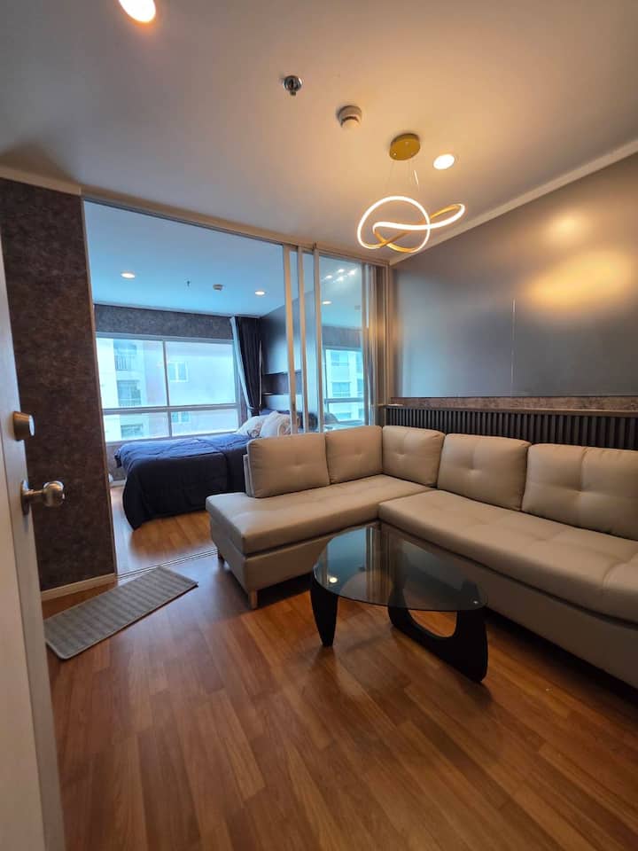Modern Grey | Pool View | Fast Wifi | Central Udon - Mueang Udon Thani District