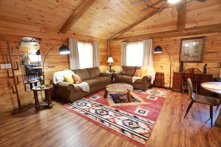 Finch Cabin At The Grove - Heber Springs, AR