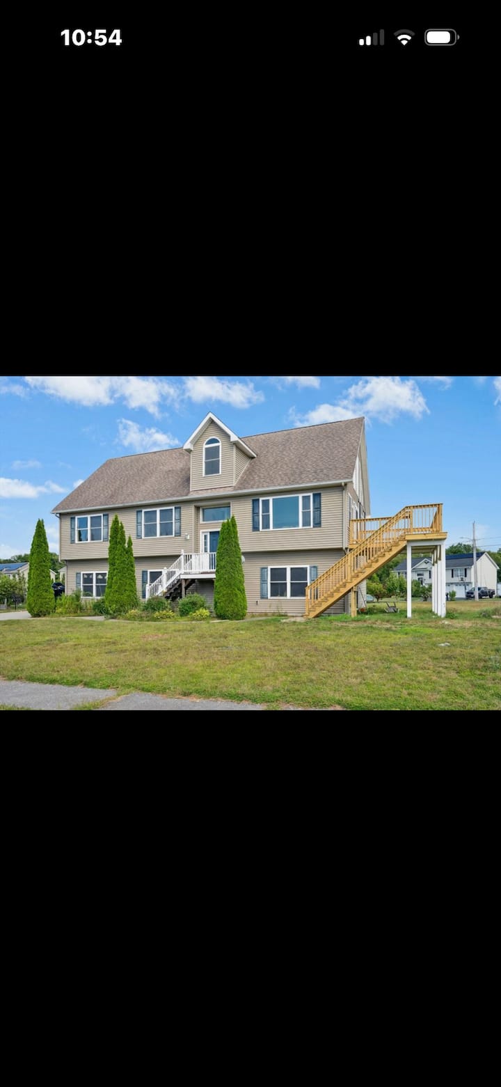 Spacious Lake Getaway - Walk To Webster Lake - Thompson, CT