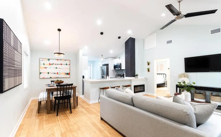 Modern 3/2 With Hot Tub | Mins To Armature Works - Tampa