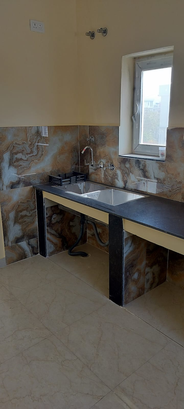 2 Bhk Built Around 1600 Sq Ft And Large Outdoor - Haldwani