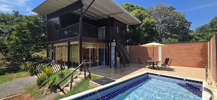 Casa Con Piscina - Paraguay