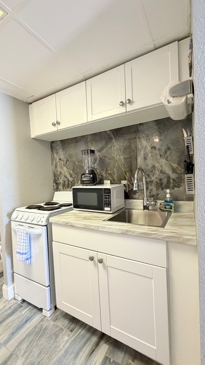 Beautiful Oceanfront Studio, Pool - Myrtle Beach, SC