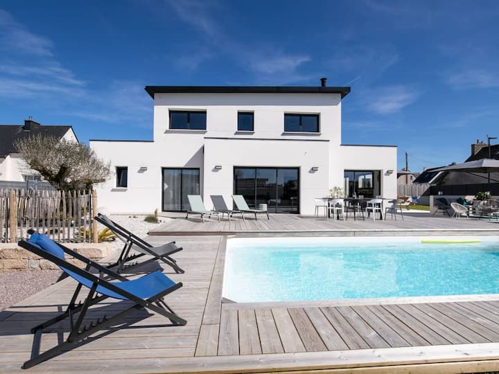 Charmante Villa Avec Piscine, Idéalement Située - Brignogan-Plage