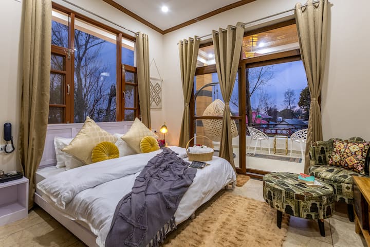 The Premium Hood Bir Billing Group Of 10 People - 比爾