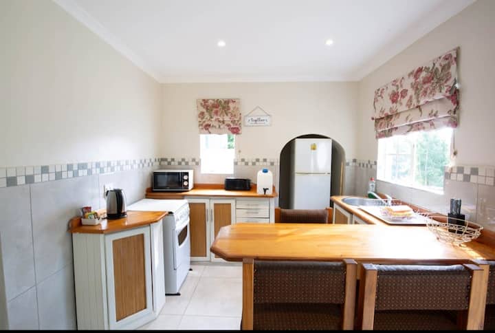 Sunflower Cottage - 2 Bed, 4 Sleeper Unit - Nottingham Road